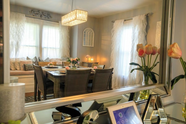 Charming 3-bedroom Retreat, Off Street Parking, And Wifi - Syracuse, NY