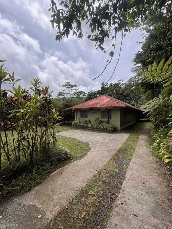 Spacious 4-bedroom House In Tiapapata Heights Overlooking A Beautiful Forest - Samoa