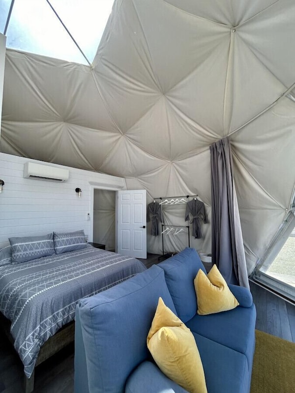 Dome 2 · Luxury Lakeside Dome With Hot Tub - Nova Scotia