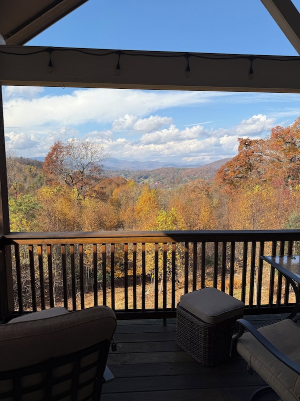 Home With Stunning Mountain Views Centrally Located To Blowing Rock And Boone - Boone, NC