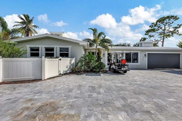 Coastal Waterfront Retreat With Private Dock, Walking Distance To District Table - Hobe Sound, FL