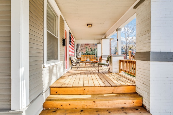 Short Walk To Wesley Hospital - 3 Beds W/ W&d! - Wichita State University, Wichita
