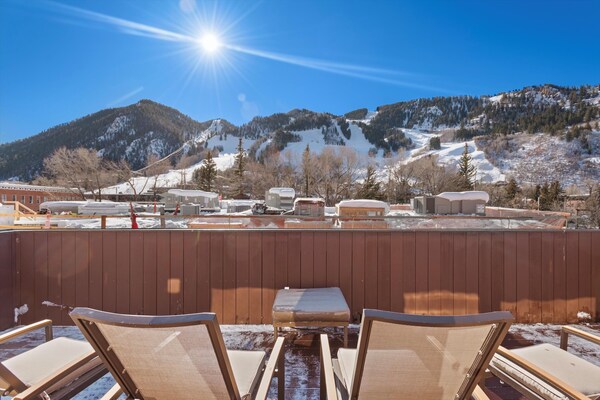 2-bedroom Top Floor View Condo In Downtown Aspen - Aspen, CO