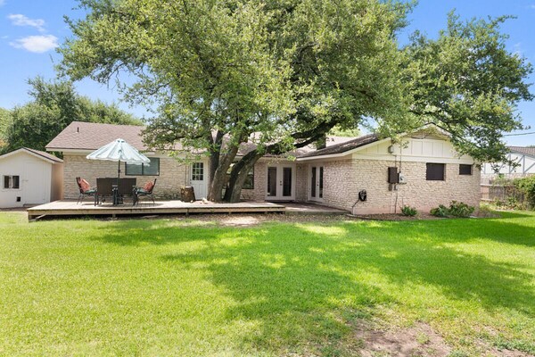 Gorgeous 5-bedroom House In Established Round Rock Neighborhood - Round Rock