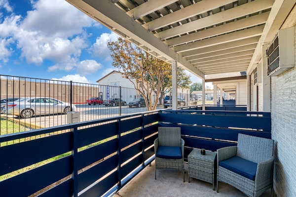 Princess Pop Palace At&t Apartment With Ac, Wifi In Vibrant Arlington - Arlington, TX
