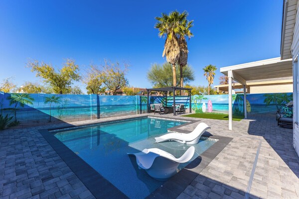 Seaside Cottage In Walking Distance Of Downtown Gilbert With Charming Pool. - Gilbert, AZ