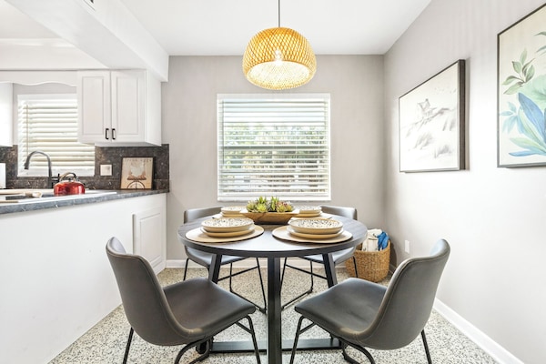 Sunny Side Up A Charming Retreat! - Tampa, FL