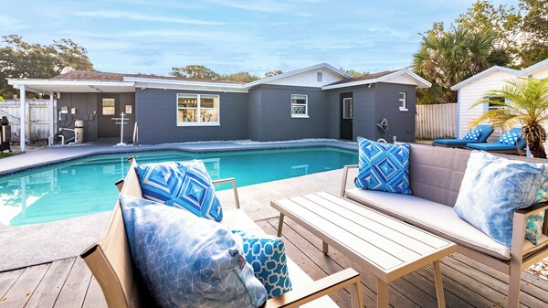 Sun Bay Getaway | Backyard Pool W/ Winter Rates! - Tampa, FL