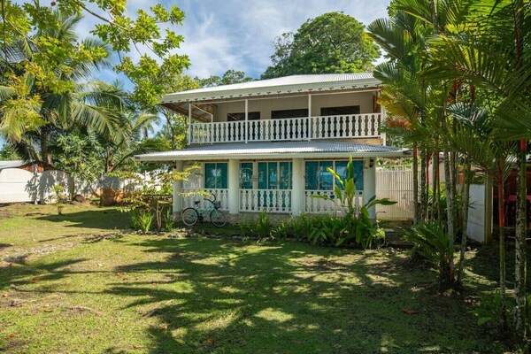 Gardenview Retreat | Beachfront | Walk Everywhere - Punta Uva