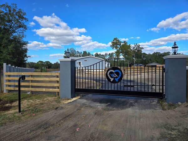 Mane House With Optional 3-stall Barn Rental - Florida