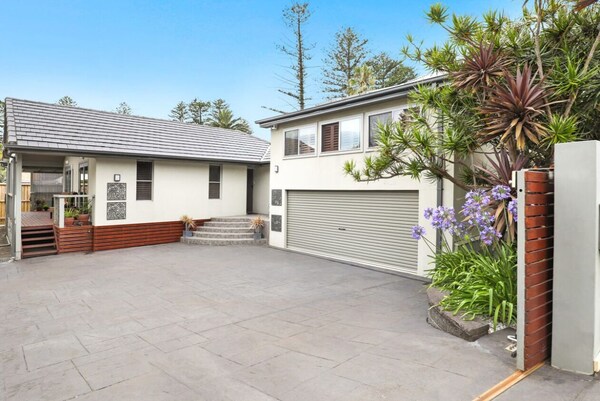 Hidden Gem In Austinmer - Enjoy The Laid-back Coastal Lifestyle! \N\n\n - Wollongong