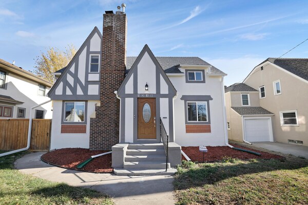 Luxury 5-bedroom Home, Mins From Downtown Minneapolis - Minneapolis