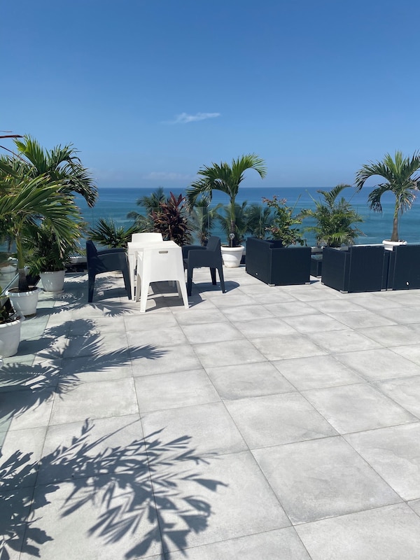 Modern Beachfront Luxury In Monrovia - Monrovia