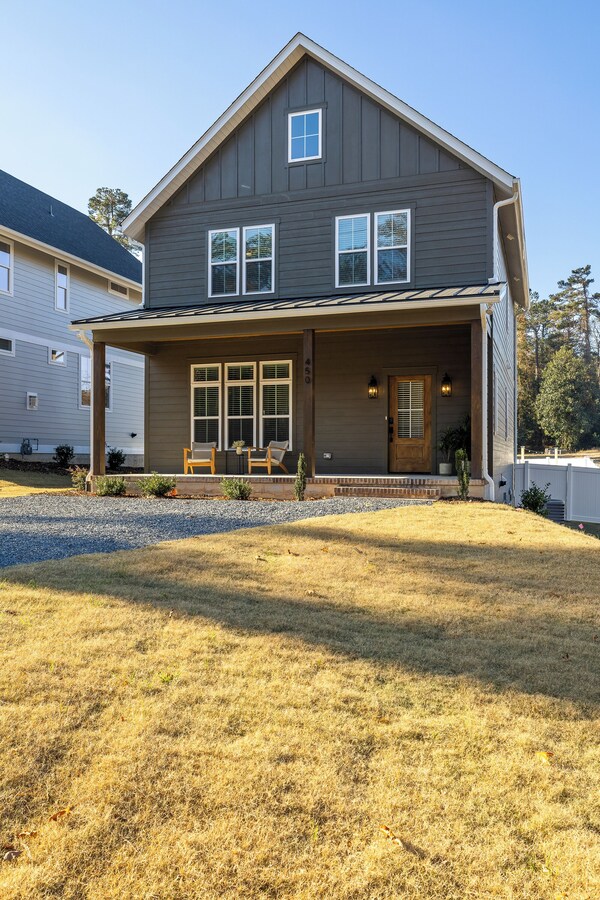 Bourbon & Bubbles With Speakeasy & Hot Tub  In Downtown Southern Pines! - Southern Pines, NC