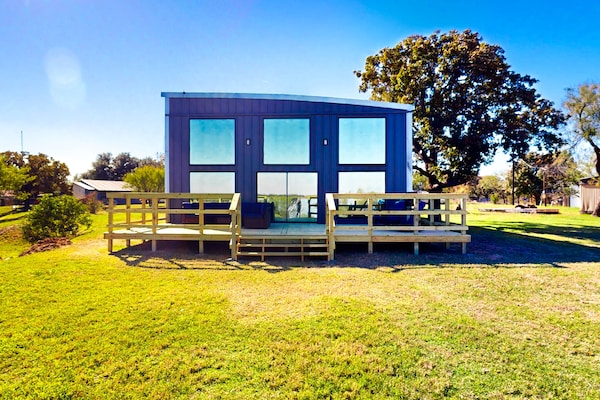 Spacious House With Private Patio With Water Views & Full Kitchen - Breckenridge, TX