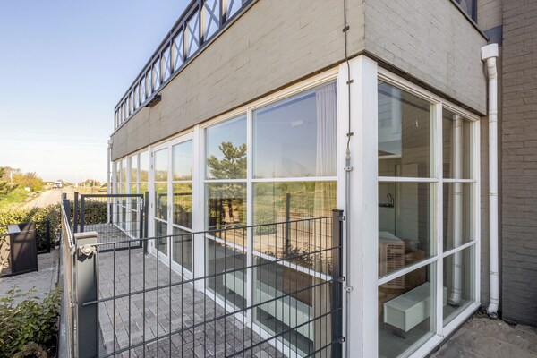 This Fully Equipped Apartment For 2 People Is Ideally Located For Recreation And Relaxation. - Scharendijke