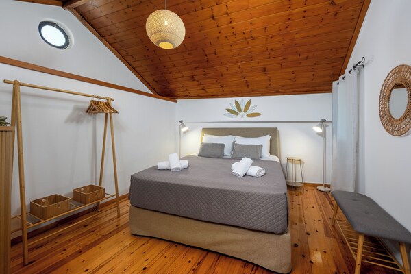 Apartment In The Center - Symi