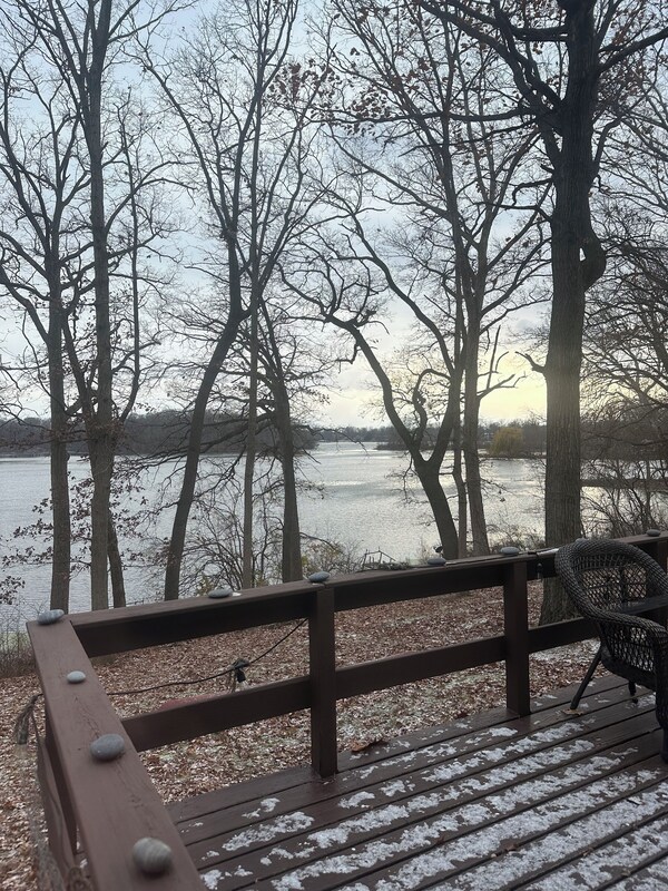 Lake Palestine Paradise. Charming 2-bedroom, 1-bath  Cottage In Warsaw. - Indiana