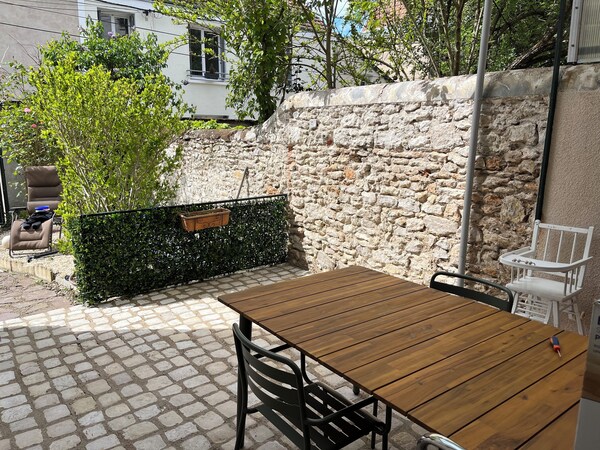 Family Home In The Heart Of Town - Tours