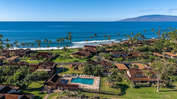 87-2 Is An Elegant, Remodeled 2-bedroom, 2.5-bath Townhome With Ac. - Lahaina, HI