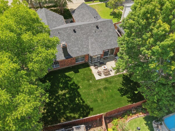 4-bd,2-ba Luxe Modern Gem With Foosball & Firepit - Grand Prairie, TX