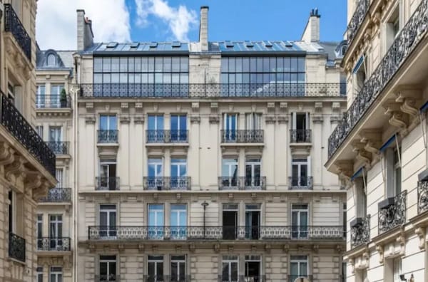 3 Bedroom Apartment In The Prestigious Champs-elysées - Levallois-Perret