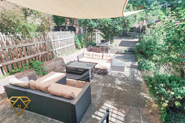 Colonial Luxe: Old Town W/ Firepit, Espresso Bar, Parking - Alexandria, VA