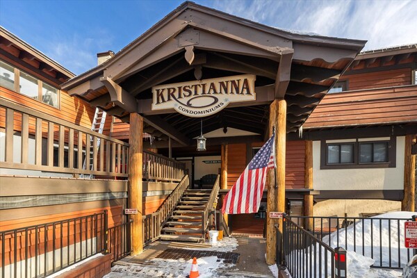 Juniper Presents: A Whitefish Slopeside Retreat - Ski In, Ski Out Bliss! - Whitefish, MT