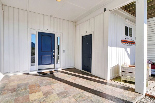 Escape To Surf City: Views, Hot Tub, & Beachside Charm - Surf City, NC