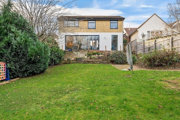 Magnificent Getaway In Cheltenham-parking - Garden - Cheltenham