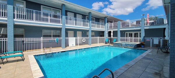 103 Cypress Cove ~ Beautiful 1 Bedroom 1 Bath Beachfront Condo In Biloxi - ビロクシ, MS