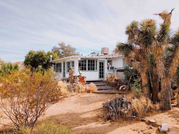 Cozy 2br Home: Hot Tub, Ac, Sauna, Fire, Near Park - Joshua Tree, CA