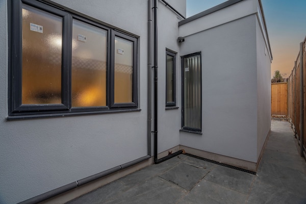 Charming 1-bedroom Condo In Lovely Enfield With Wifi - Chingford