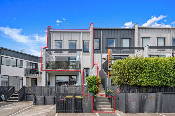 Elegant Minimalistic 3 Br Apartment In Stunning Hobsonville Point - Riverhead