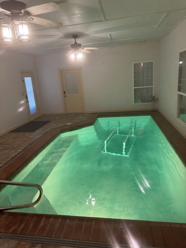 Troup Tx, 3-bedroom Handicapped House With Heated Indoor Pool. - Lake Tyler, TX