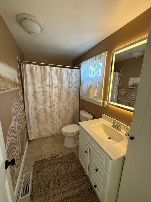Charming 3-bedroom Cottage With Ac And Wifi In Wells: Welcome To The Sheshell - Kennebunkport, ME