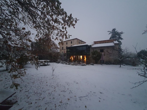 Le Rézinet - Grande Maison De 450 M2.\ngîte Indépendant - Montbrison