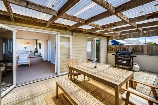 Sea Deck Haven - Hastings Holiday Home - Clive