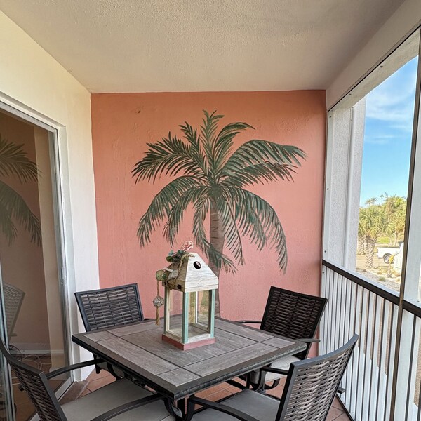 Charming 2-bedroom Condo In Amazing North Redington Beach With Ac, Wifi - North Redington Beach, FL