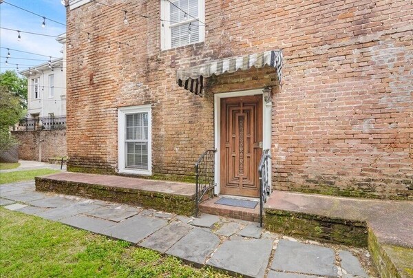 Historic Carriage House Loft In Heart Of Downtown Mobile - Mobile, AL