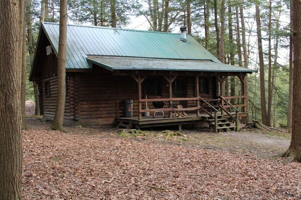 Charming Cabin With Loft, Dog Friendly, 2 Minutes To River - Clear Creek State Park, Sigel
