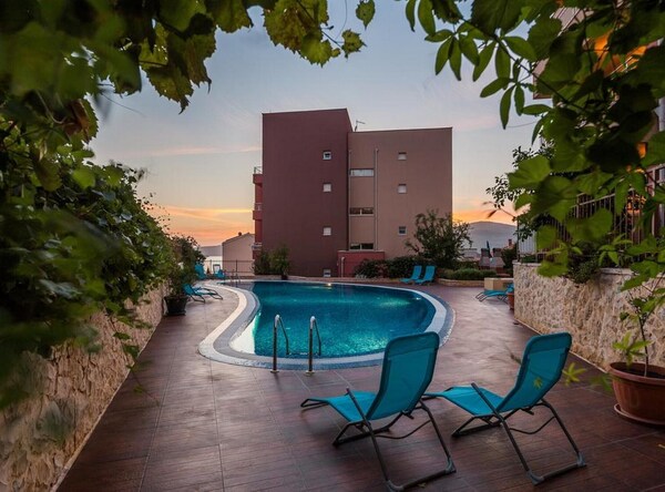 Luxury Apartment Okrug Gornji With Sea View And Pool - Three Bedroom Apartment With Sea View And Pool - Trogir