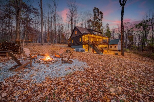 Gorgeous Renovated Cabin On James River | Hot Tub - Lynchburg, VA