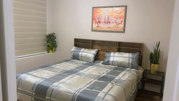 Cozy Walkout Basement Close To Yyc Airport 2 Bed 1 Bath East Facing - Airdrie