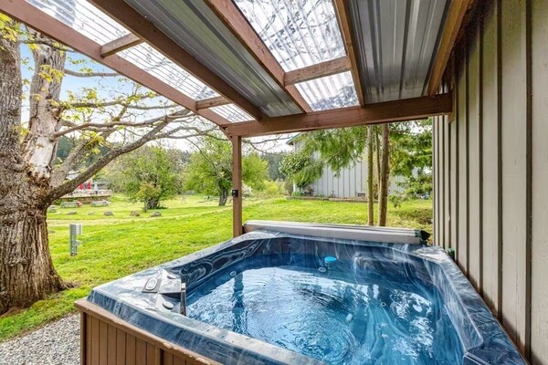 Charming 2-bedroom Bungalow With Hot Tub In Deer Harbor. Walk To The Marina! - San Juan Islands, WA