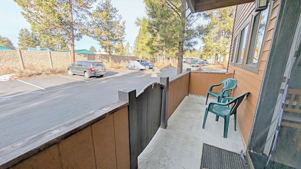 Ground Floor, One Bedroom Condo With Complex Pool And Hot Tub, A/c Unit Pwda5 - Sunriver, OR