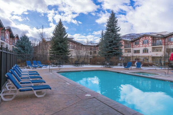 Charming Midway Villa~pool, Tubing, Skiing, & Ice Castles Villa 2057-1 - Midway, UT