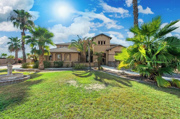 6br Surprise Oasis - Golf, Pool, Hot Tub, & More! - Surprise, AZ