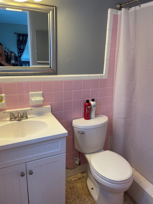 Charming Private Master Bedroom And Bathroom In Ormond Beach - Ormond Beach, FL