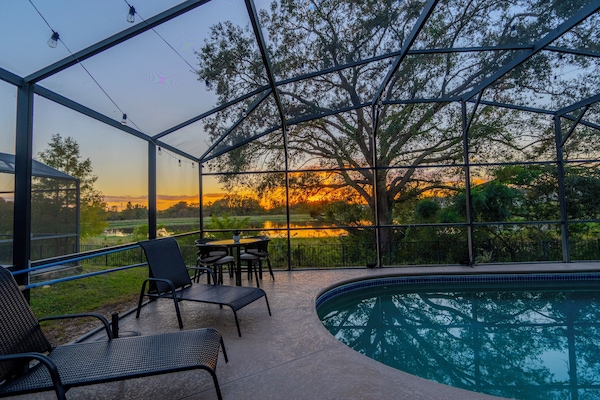 3/2 Warm And Cozy Home /Heated Pool/ Lake View/golf Course And More... - Haines City, FL